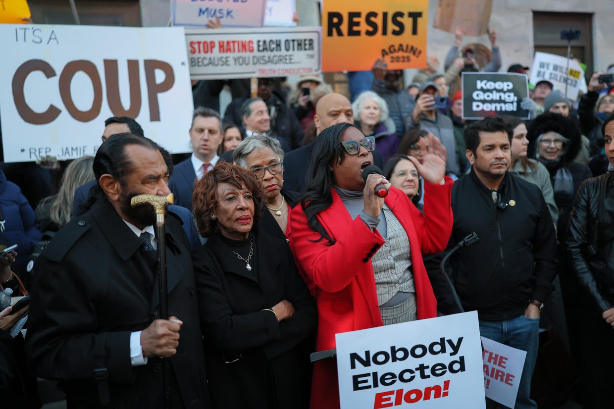 Rep. LaMonica McIver charged with felony assault after Newark ICE ...