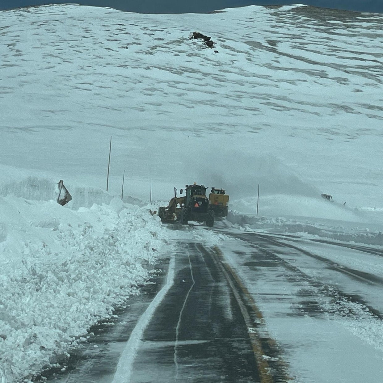 Trail Ridge Road in Colorado's Rocky Mountain National Park opens for ...