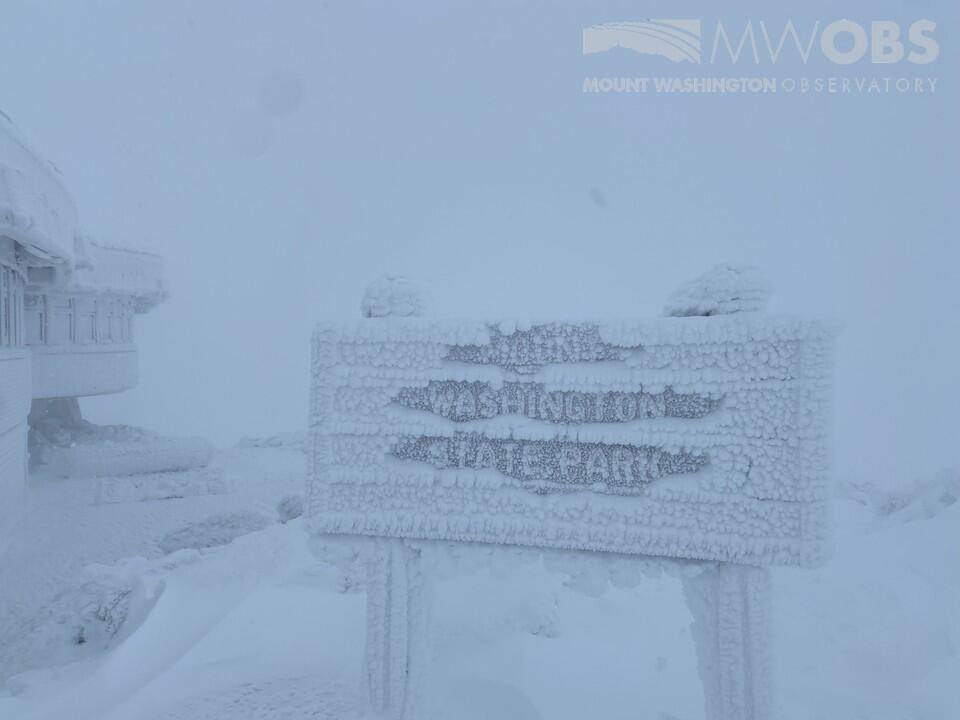 Photos show 4 inches of snowfall at Mount Washington Observatory in New ...