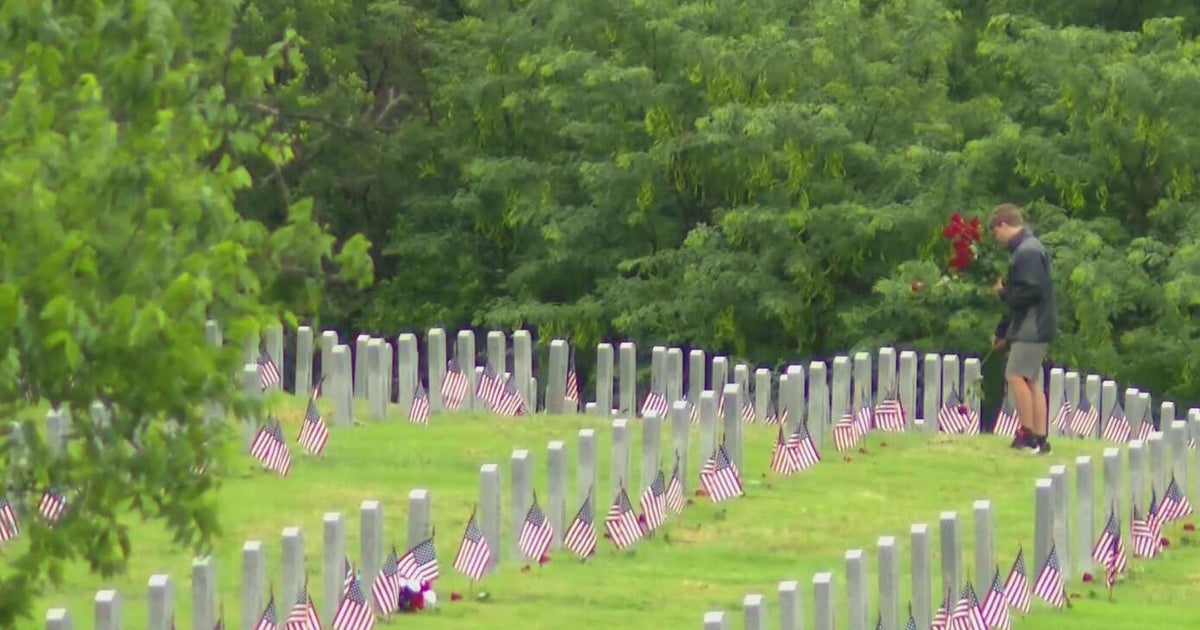 DFW National Cemetery honors the fallen with Memorial Day tribute - CBS ...