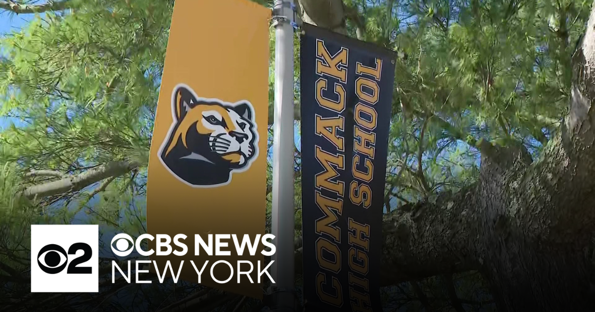 Class Act with Chris Wragge headed to Commack High School - CBS New York