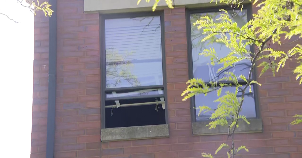 4-year-old hurt falling out of apartment window, Chicago police say ...