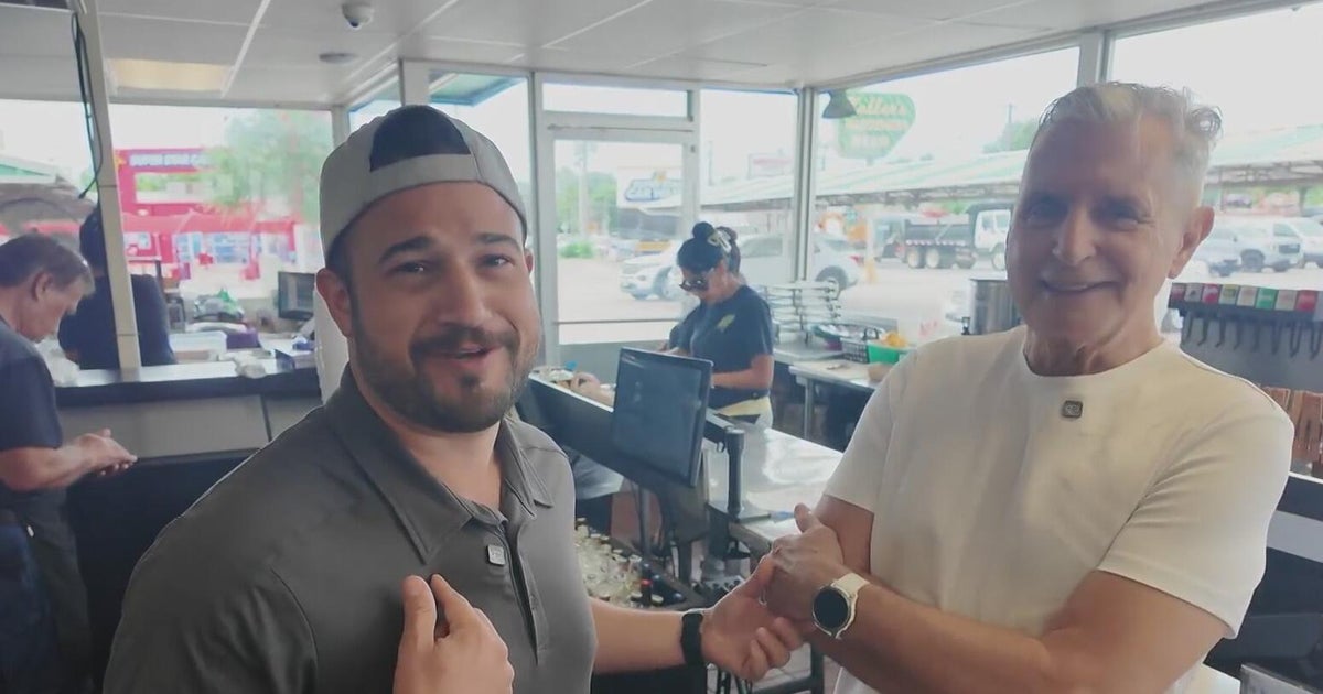 Celebrating burgers and tradition at Keller’s Drive-In in Dallas - CBS ...