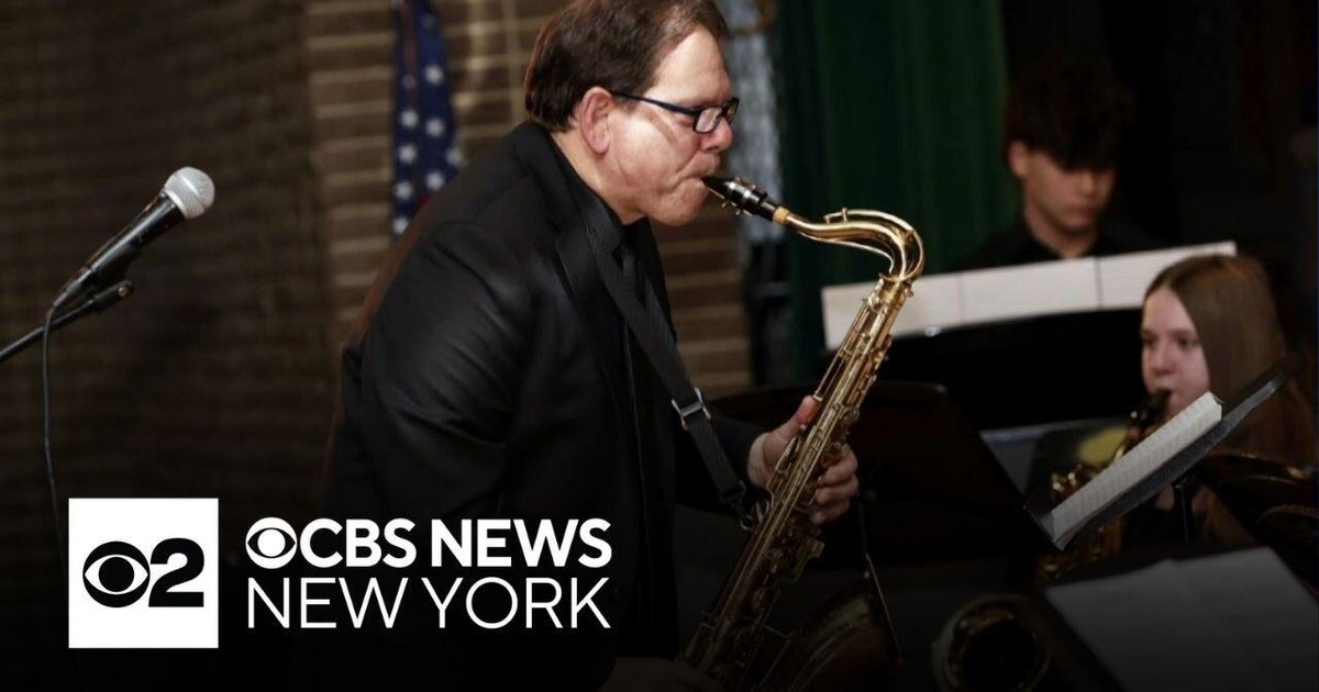 Commack High School's legendary band leader retiring - CBS New York