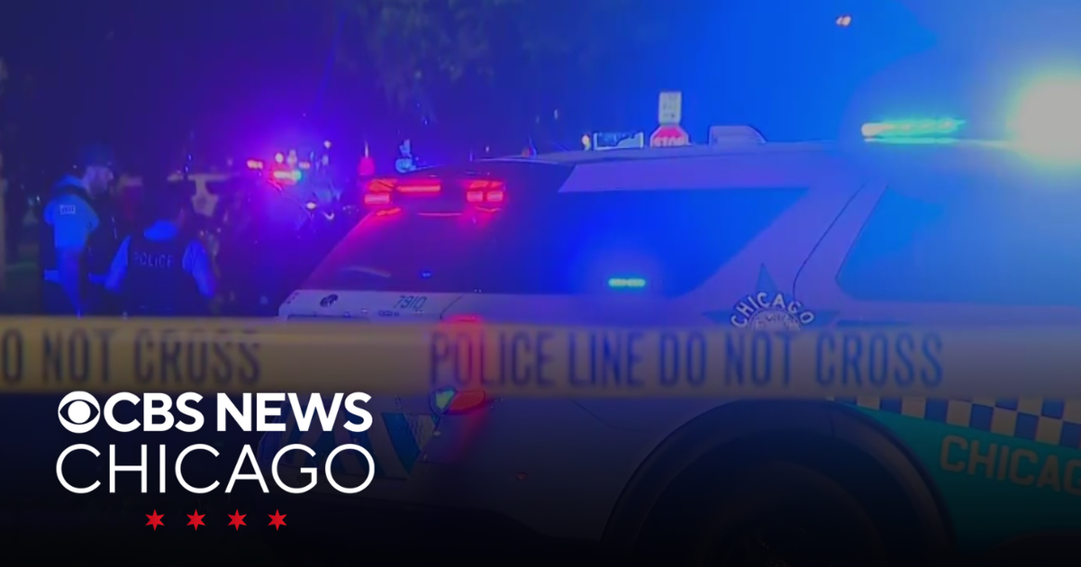 Report of Chicago police officer shot in Chatham neighborhood - CBS Chicago