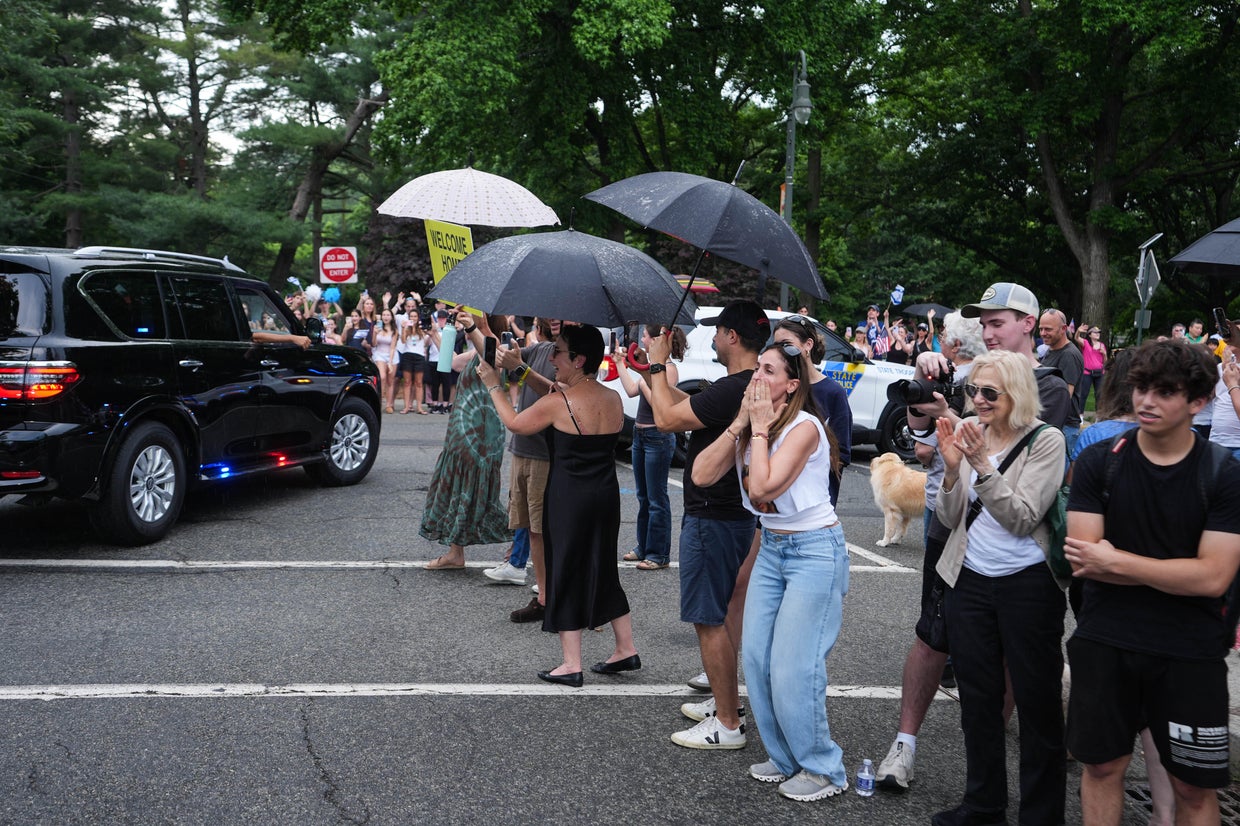 Edan Alexander returns home to Tenafly, N.J. to cheers from his ...