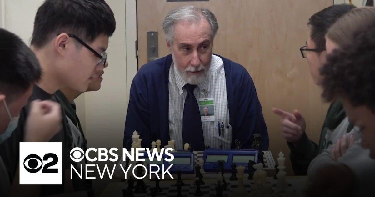 Brooklyn teacher Eliot Weiss retires after 50 years, dozens of chess ...