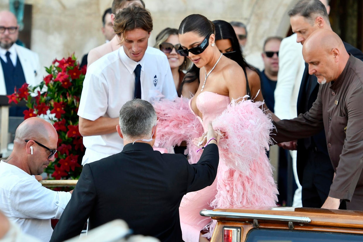 Jeff Bezos and Lauren Sánchez's wedding is celebrated with celebrity ...