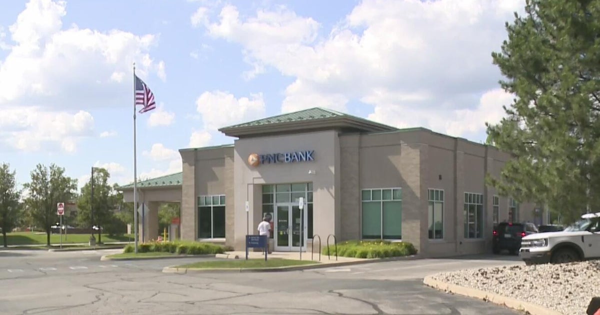 Bank robbery in Southfield - CBS Detroit