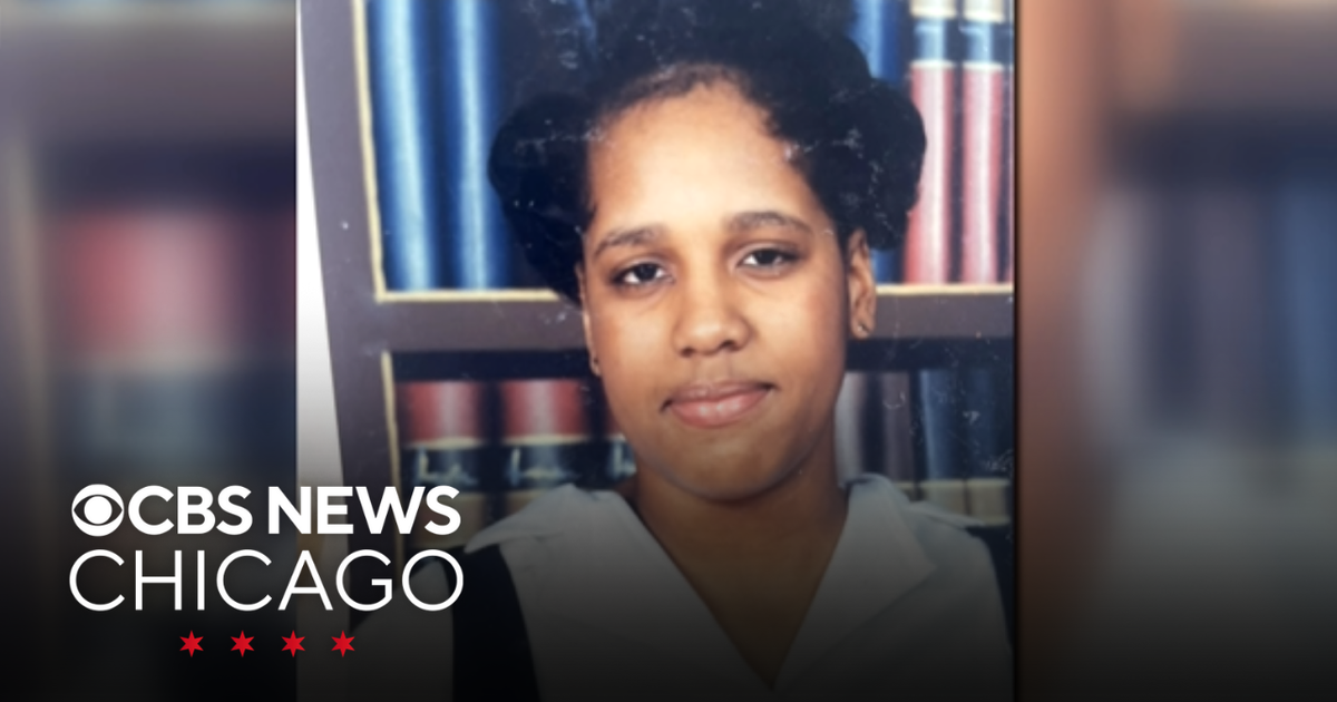 Family searching for missing woman last seen on South Side - CBS Chicago