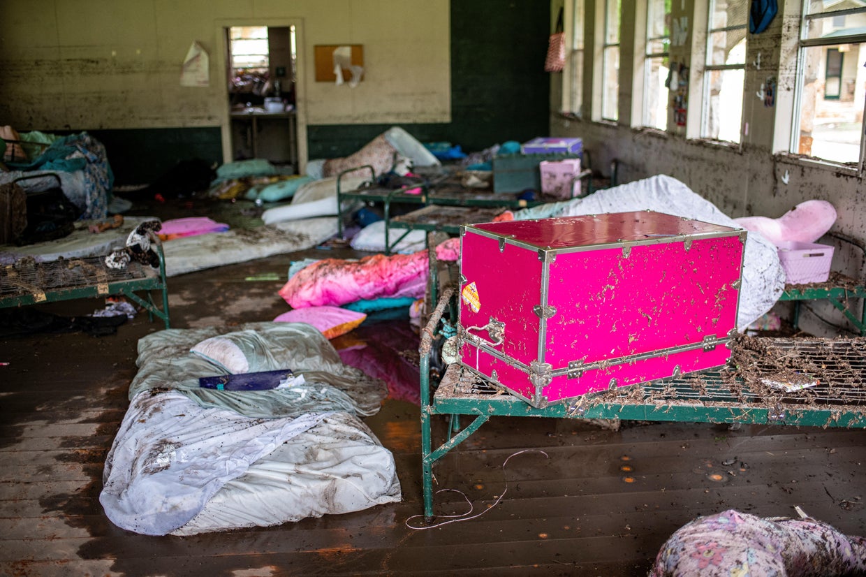 Texas flood rescue teams continue to search for scores of missing ...