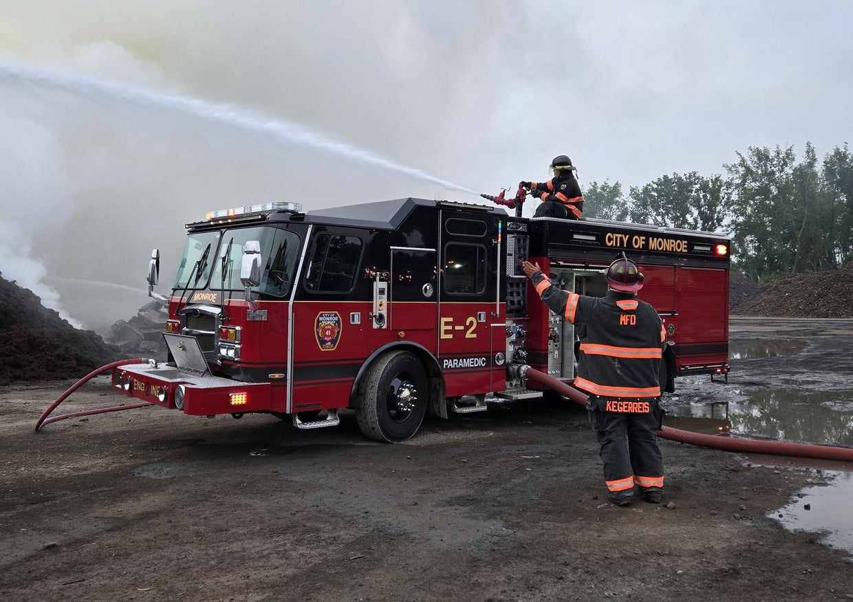 Scrap metal pile catches fire at Gerdau Steel site in Monroe - CBS Detroit