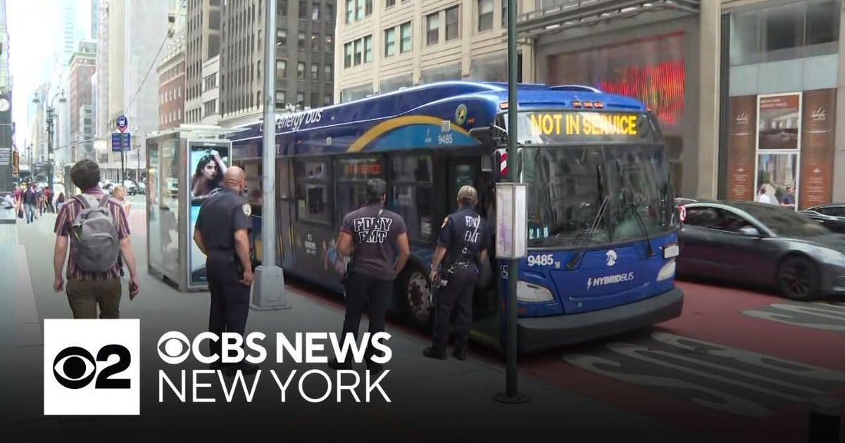 Passenger Punches Nyc Bus Driver In Midtown Cbs New York