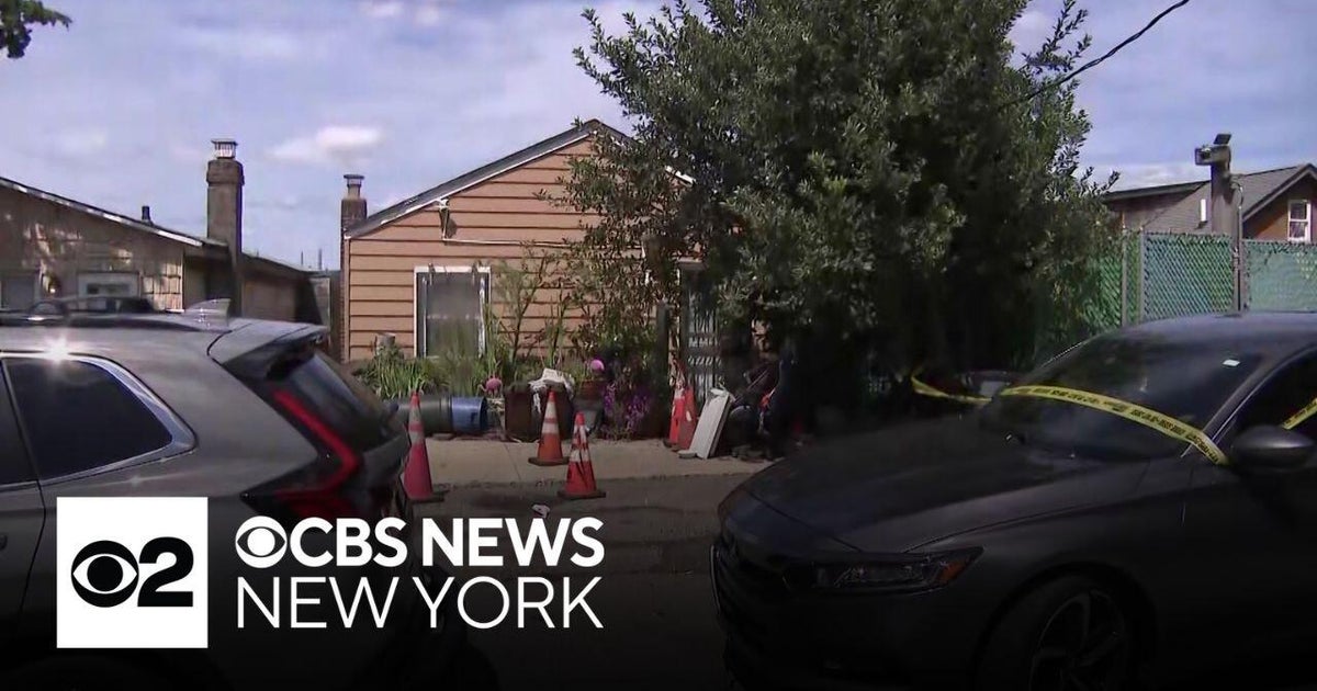 Suspect in custody after man shot in Queens - CBS New York