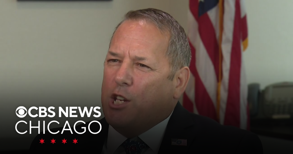 Head of Chicago FBI tackles crime and corruption - CBS Chicago