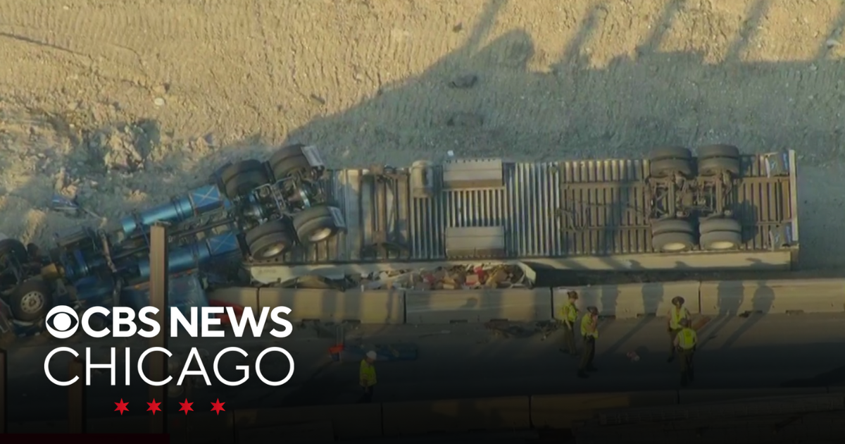 Driver dies after rollover crash on I-294 ramp - CBS Chicago