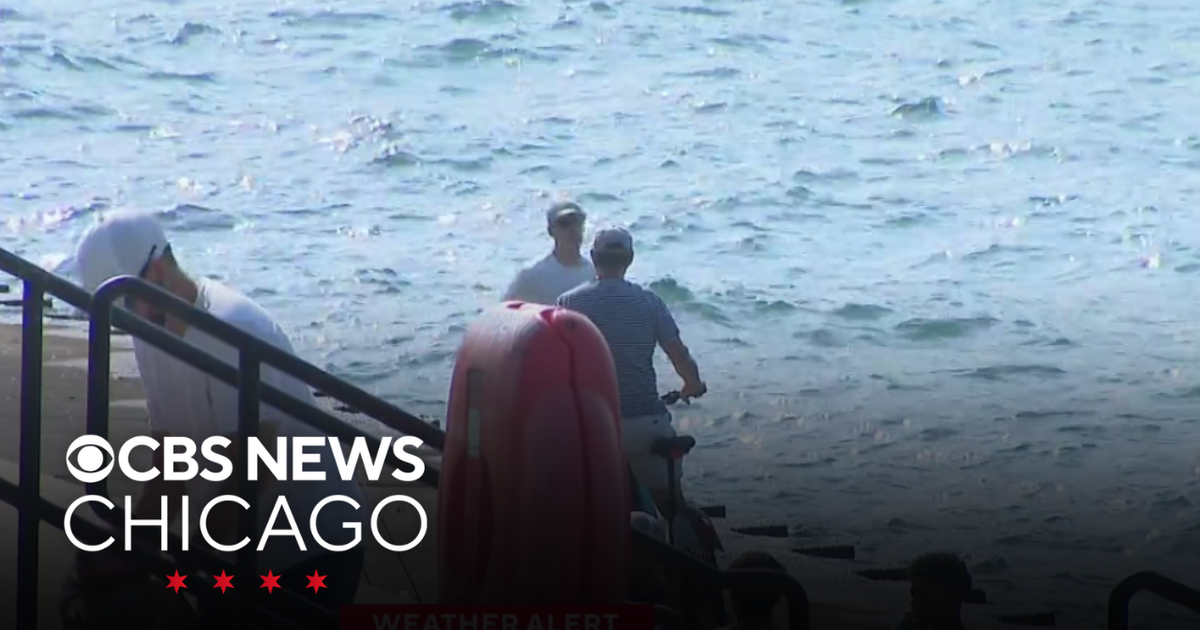 Extreme heat brings health warnings in Chicago - CBS Chicago