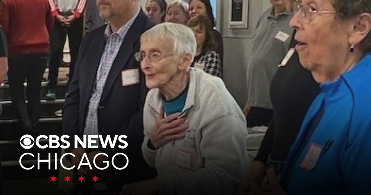 Immigration rights advocate Sister Pat Murphy dies at 96 - CBS Chicago