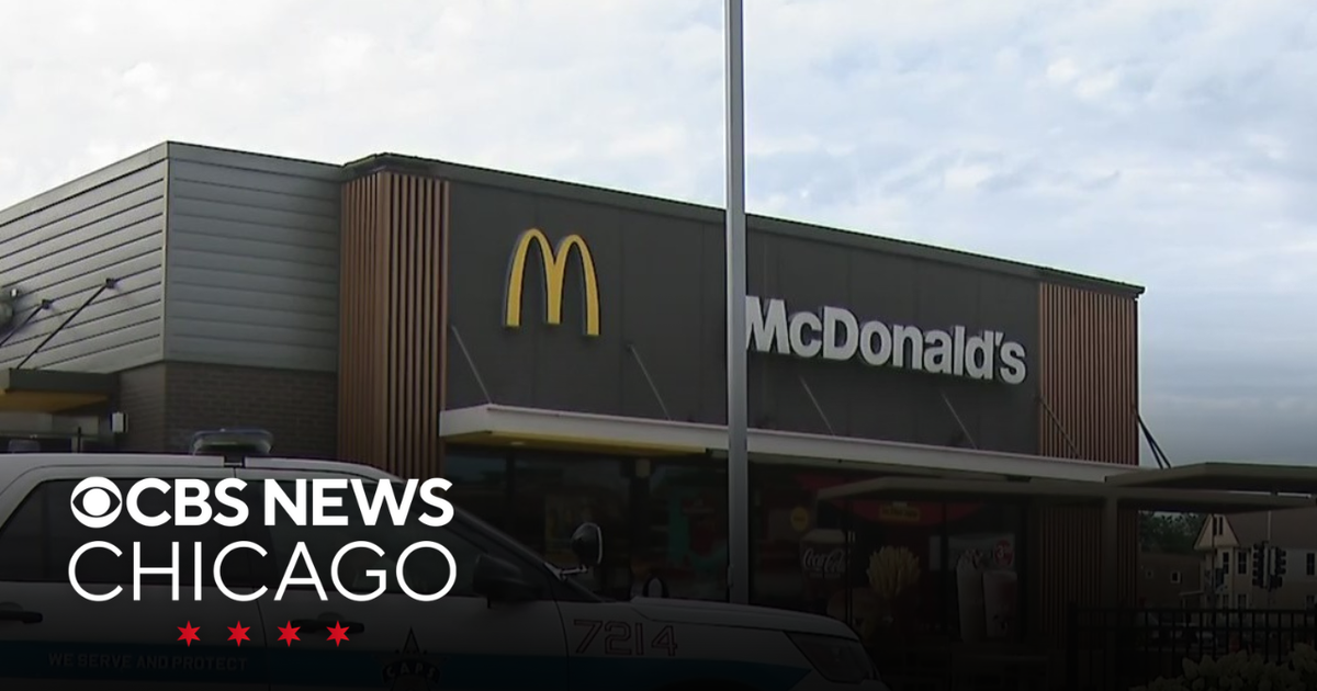 2 men rob Lincoln Square McDonald's at gunpoint - CBS Chicago