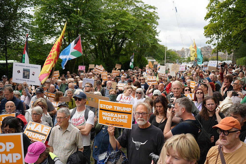 Trump plays golf in Scotland amid nationwide protests - CBS News