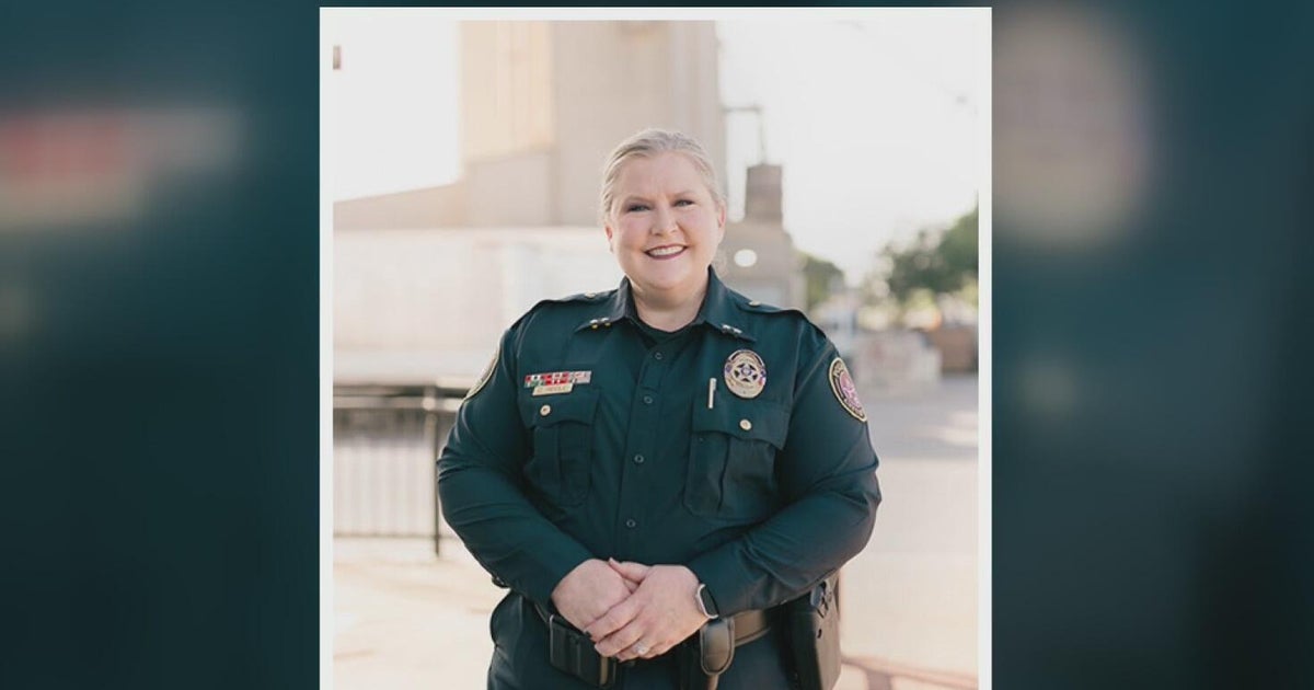 Aledo swears in first-ever police chief - CBS Texas
