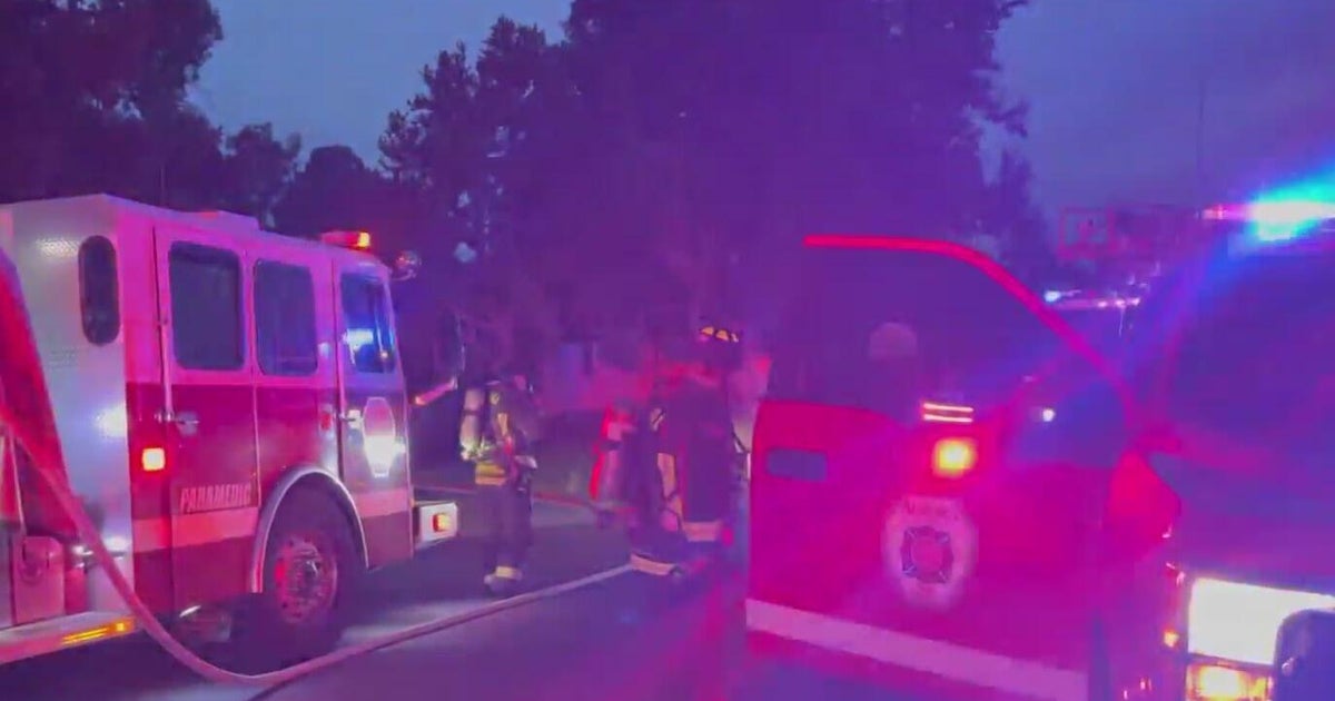 Five people displaced after duplex fire in Aurora - CBS Colorado