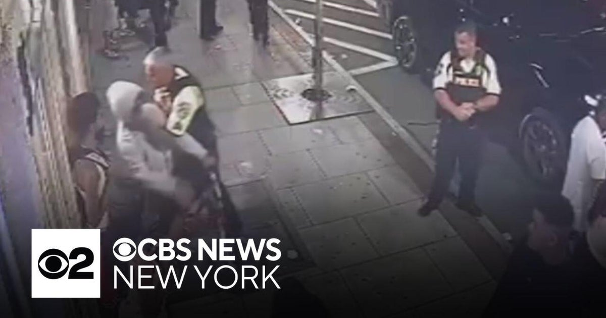 Haverstraw police sergeant on paid leave after grabbing teen by neck, officials say - CBS New York