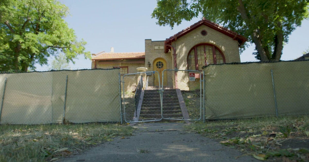Stalled renovation on Denver landmark home leads to "poop protest ...
