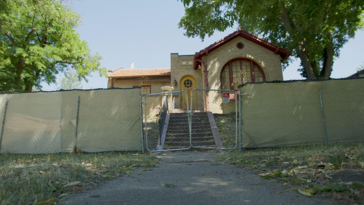 Stalled renovation on Denver landmark home leads to "poop protest ...