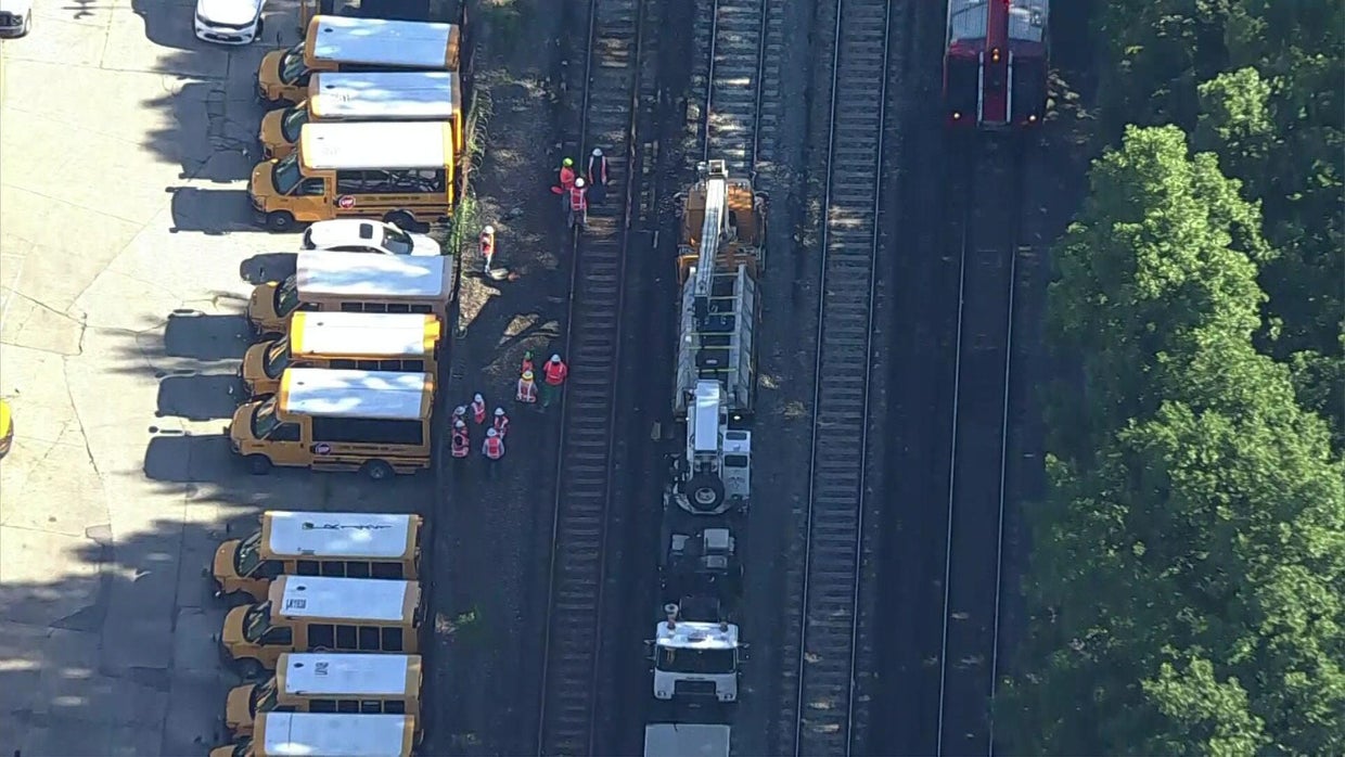 Metro-North delayed by disabled equipment; LIRR partially suspended due ...