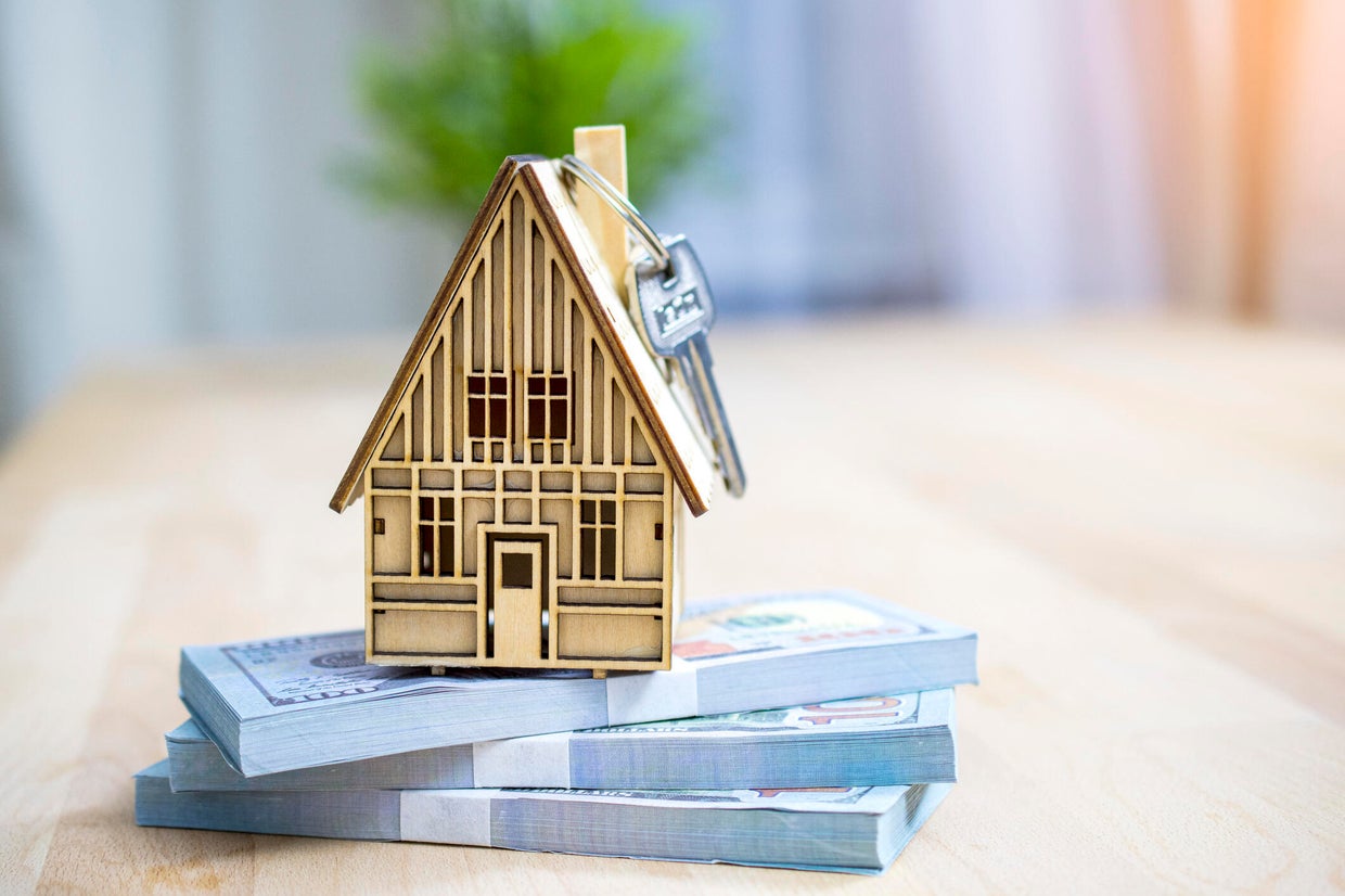 Home equity loan rates drop to a 2025 low. But is a loan worth opening ...