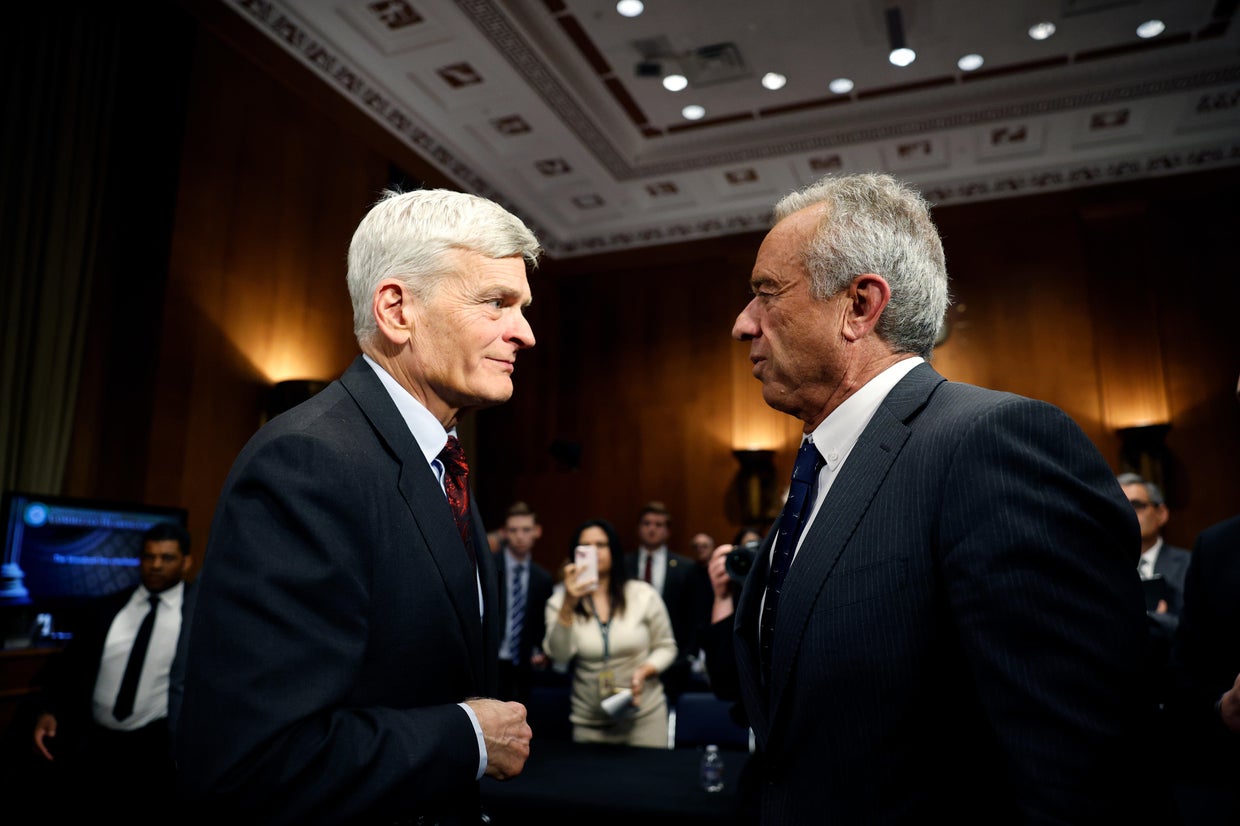Sen. Cassidy calls for vaccine advisory meeting to be postponed amid ...