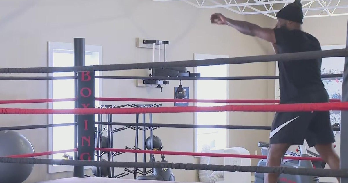 Le'Veon Bell training at Pittsburgh-area boxing gym while eyeing up ...