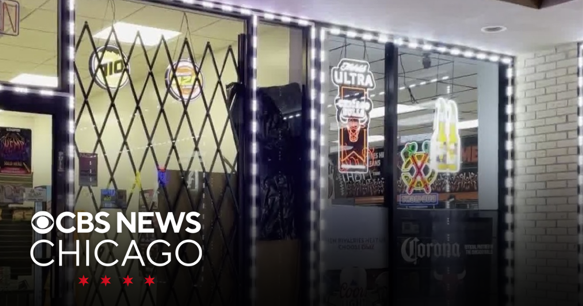3 smoke shops burglarized overnight in Chicago - CBS Chicago