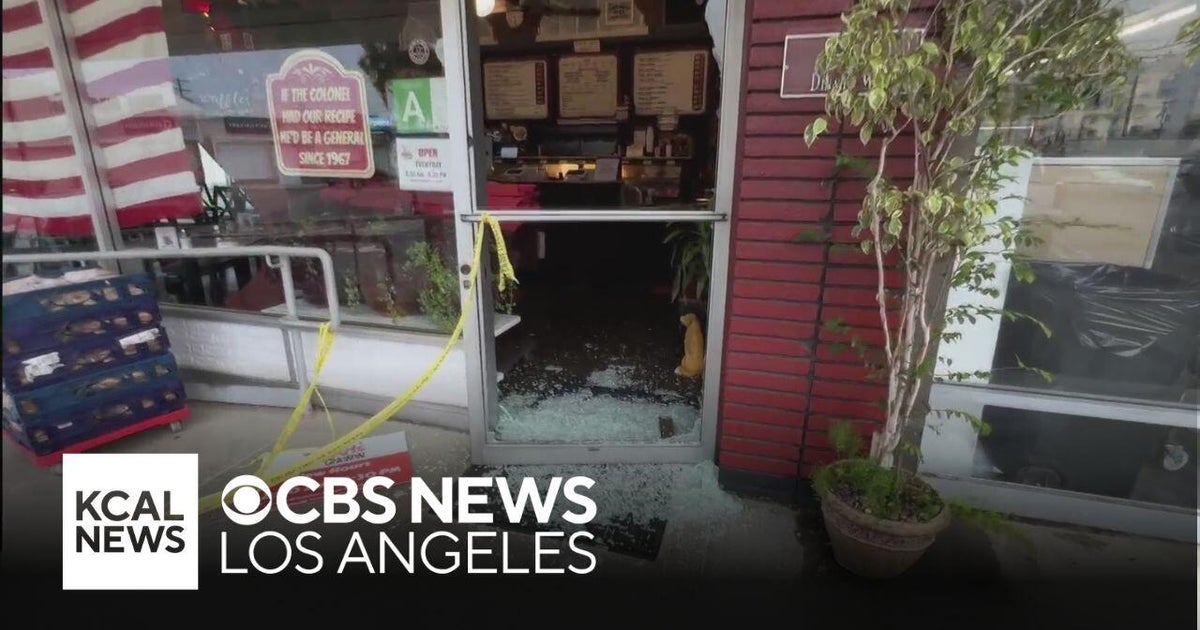 3 businesses in Glendale burglarized in strip mall - CBS Los Angeles