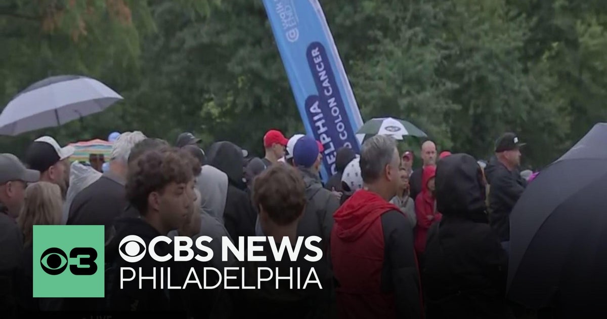 Despite rainy weather, the Philly Walk to End Colon Cancer draws ...