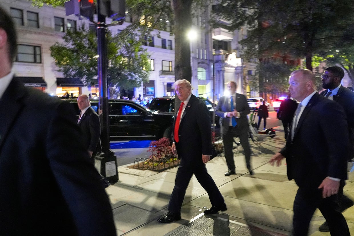 Trump greeted by protesters in D.C. restaurant where he had dinner but ...