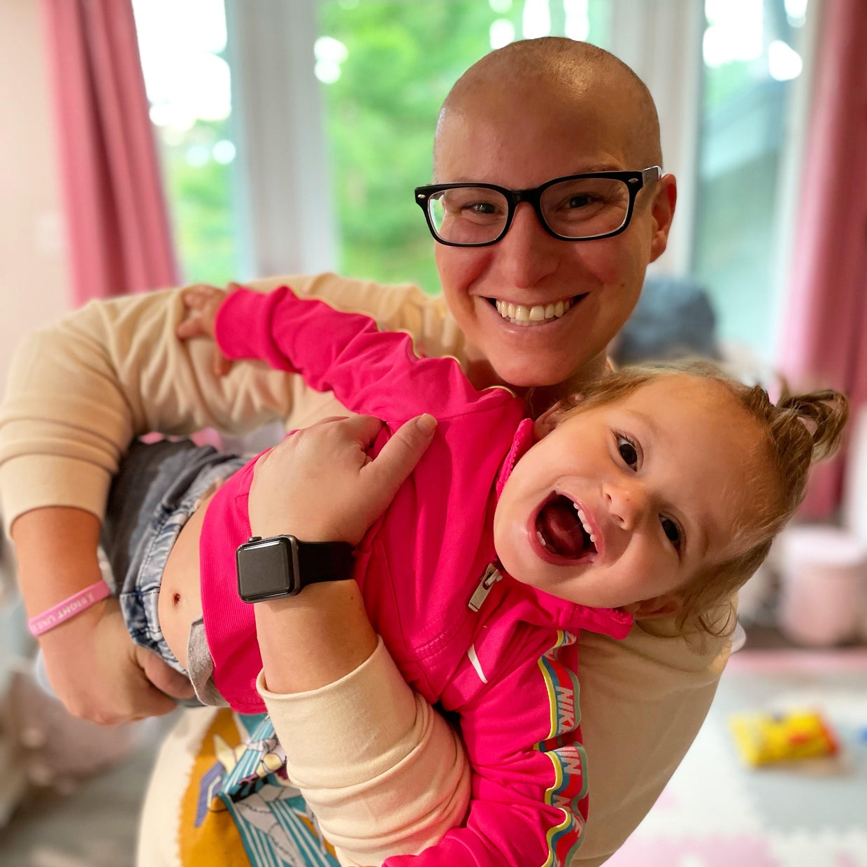 How a young mom is "living, not just surviving" after incurable cancer ...