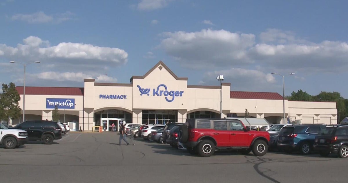 Southfield man accused of assaulting female shoppers at Farmington ...