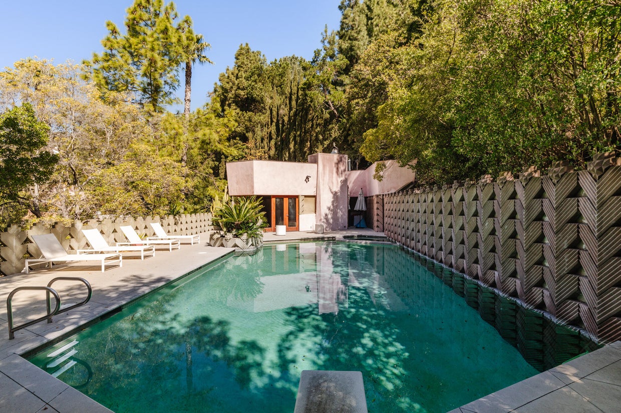 David Lynch's Hollywood Hills complex hits market for $15 million - CBS ...