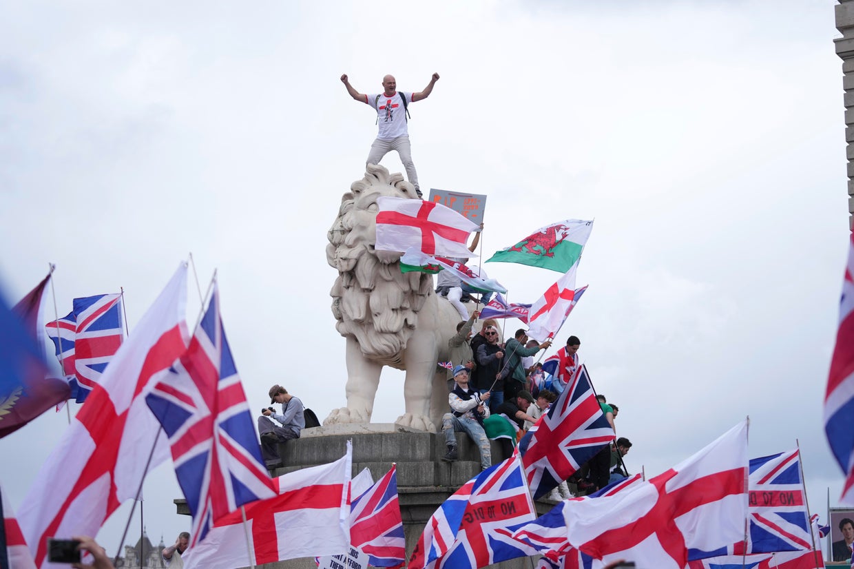 Thousands fill London streets for "Unite the Kingdom" rally organized ...
