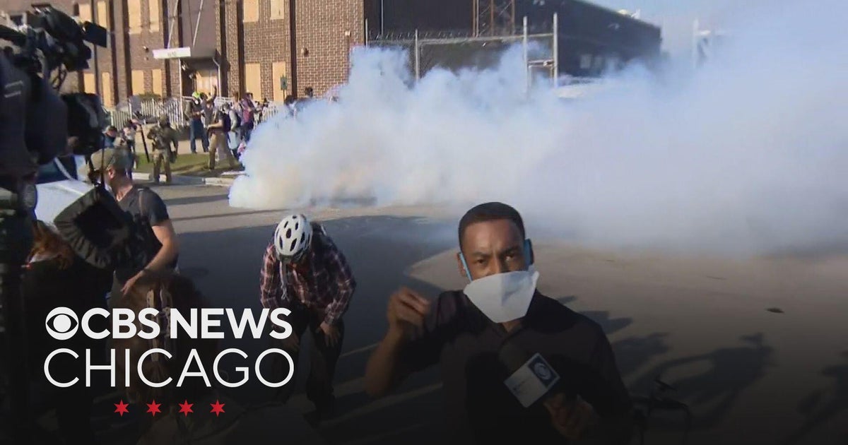 CBS News Chicago's Darius Johnson recounts ICE tear gassing at ...