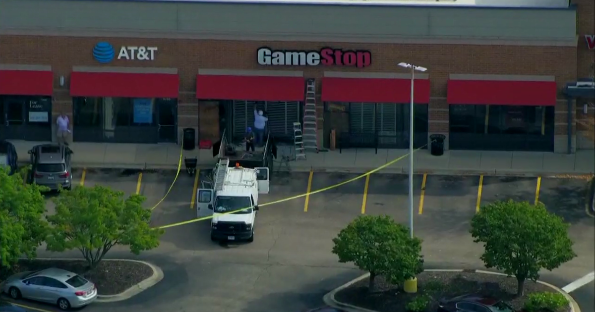 Crash-and-grab burglary targets GameStop store in Hillside, Illinois ...