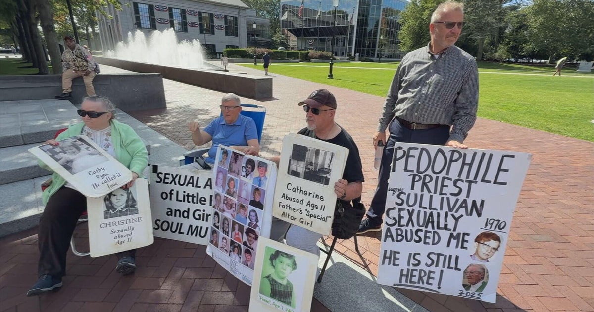 Clergy abuse survivors demand Quincy Mayor Tom Koch do more after ...