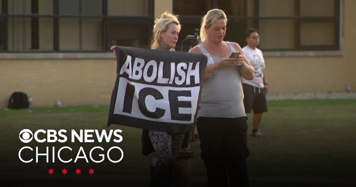 Peaceful end to Friday night protests outside ICE facility in Broadview ...