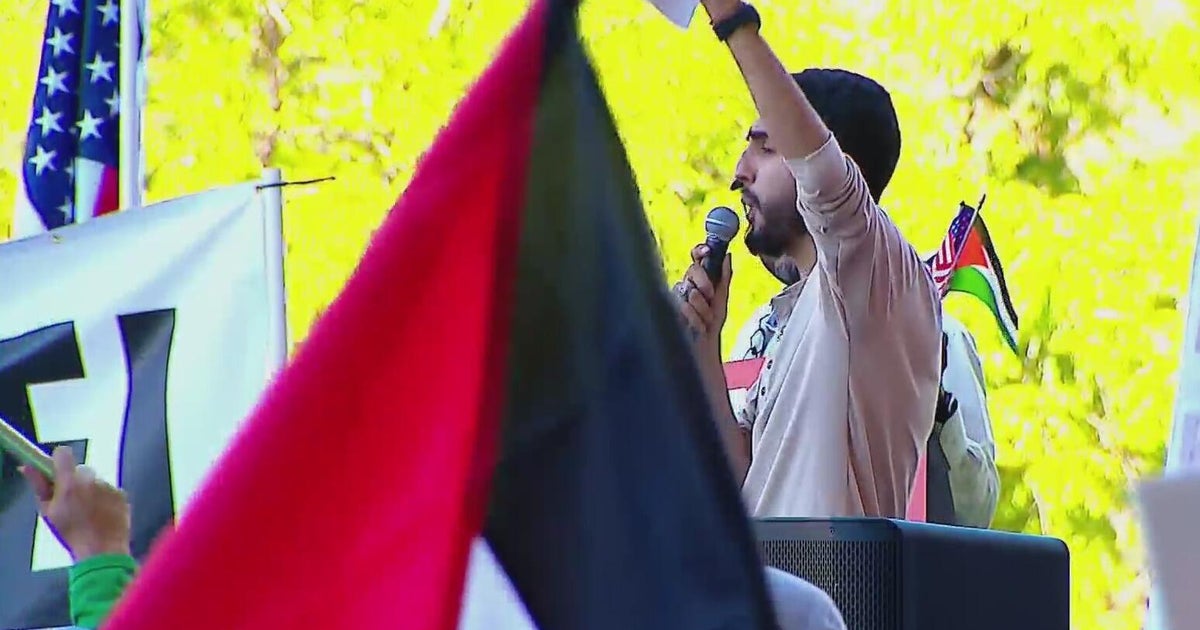 Peace deal draws doubt in North Texas; hundreds rally in Dallas over ...