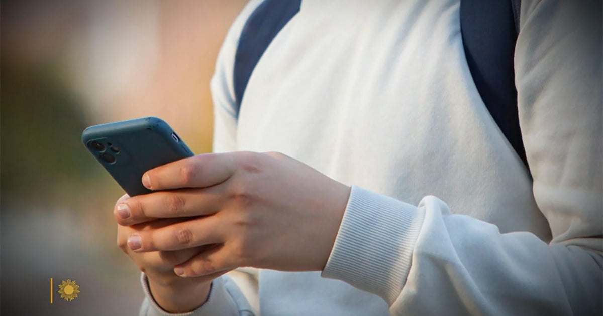 Unplugged: Students speak out about school bans of cellphones - CBS News