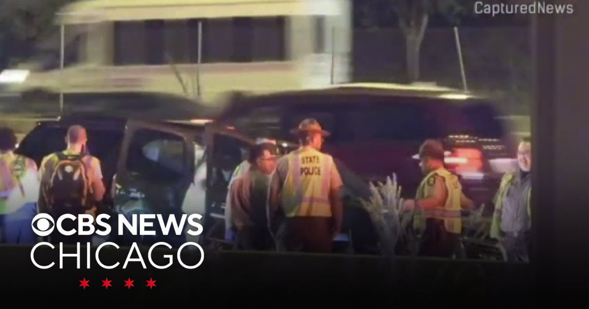 Driver dead after object crashes through windshield on Dan Ryan - CBS ...