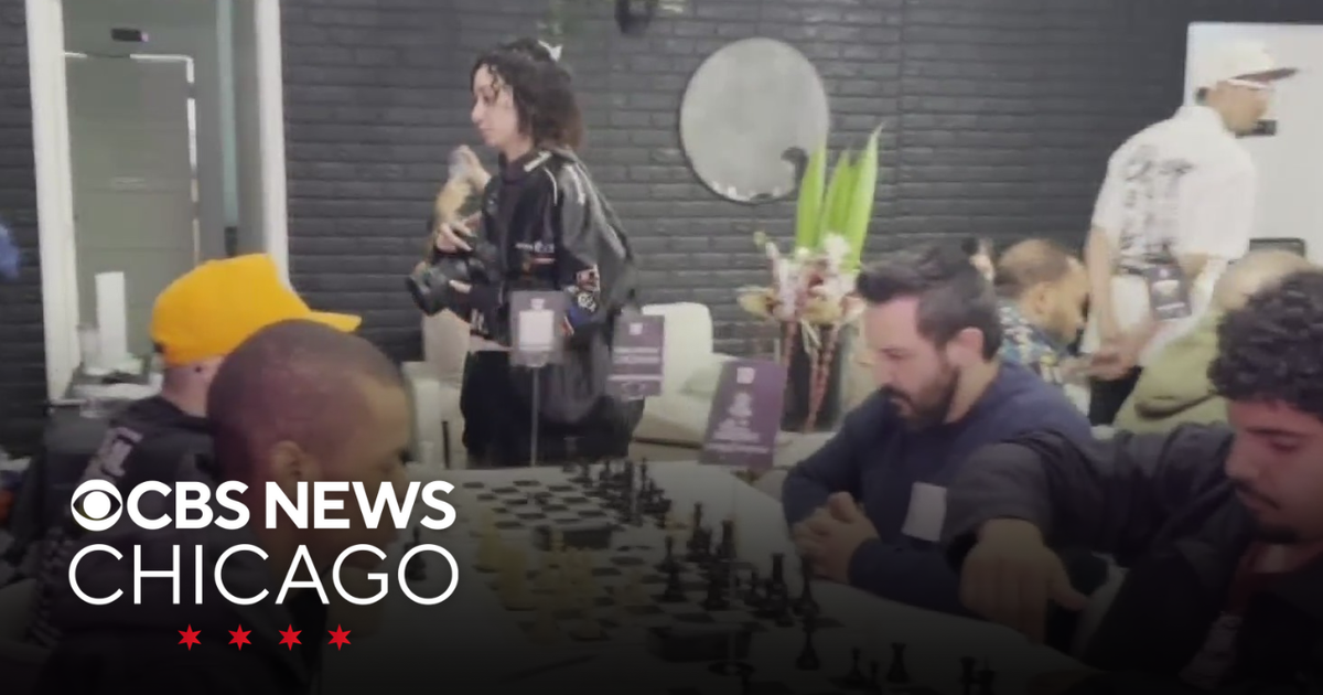 Chicago Chess Club aims to make game accessible in Hispanic community ...