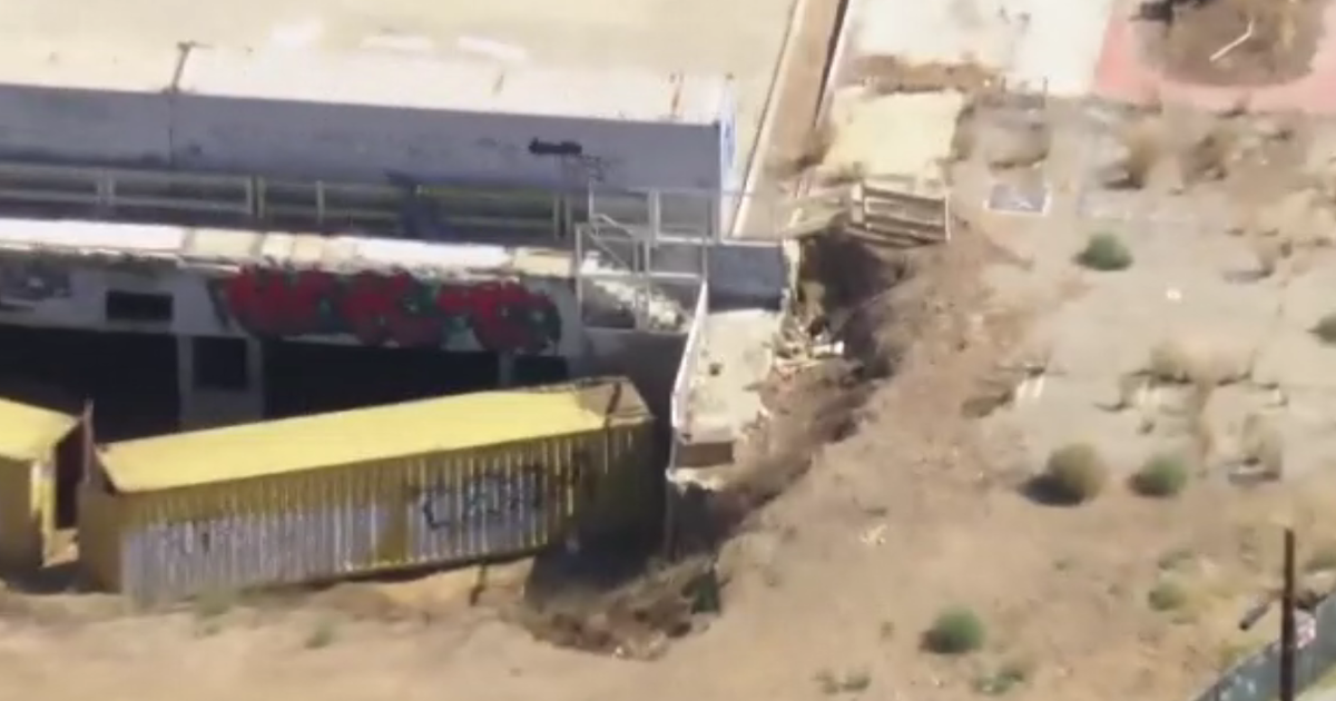 LAPD officers, bomb squad investigating suspicious device found in ...